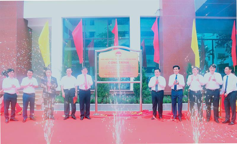 Lễ gắn biển công trình chào mừng kỷ niệm 75 năm truyền thống Học viện ...