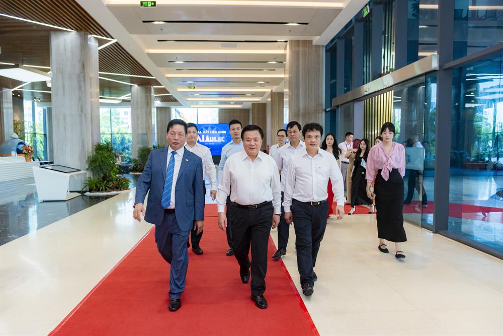 Đồng chí Ủy viên Bộ Chính trị, Giám đốc Học viện, Chủ tịch Hội đồng Lý ...