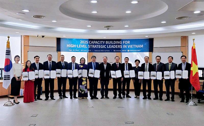 Vietnam, RoK step up cooperation in training strategic-level leaders